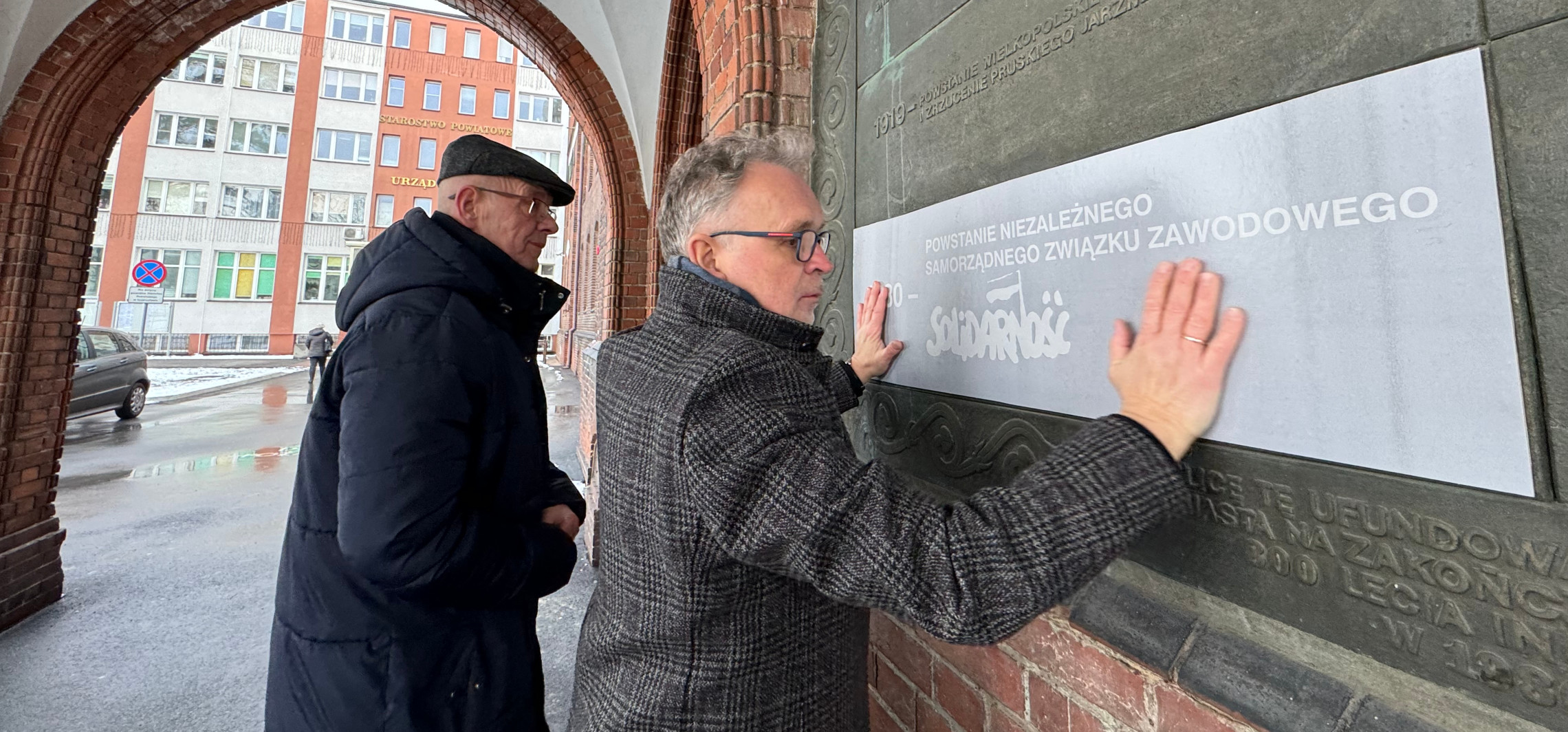 Inowrocław - Radny zakrył tablicę. "Nie było żadnego... Ino.online ...